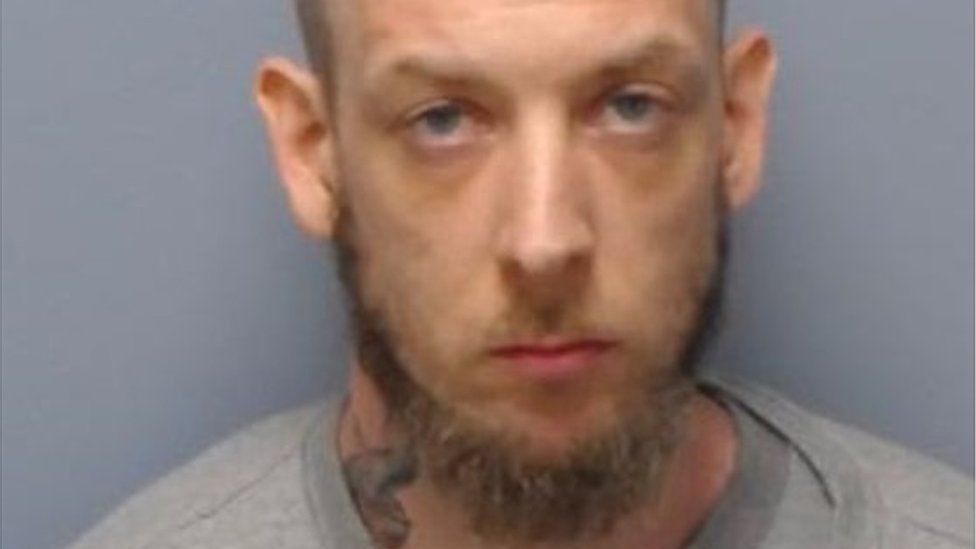 Attacker jailed for Farnborough double police assault - BBC News