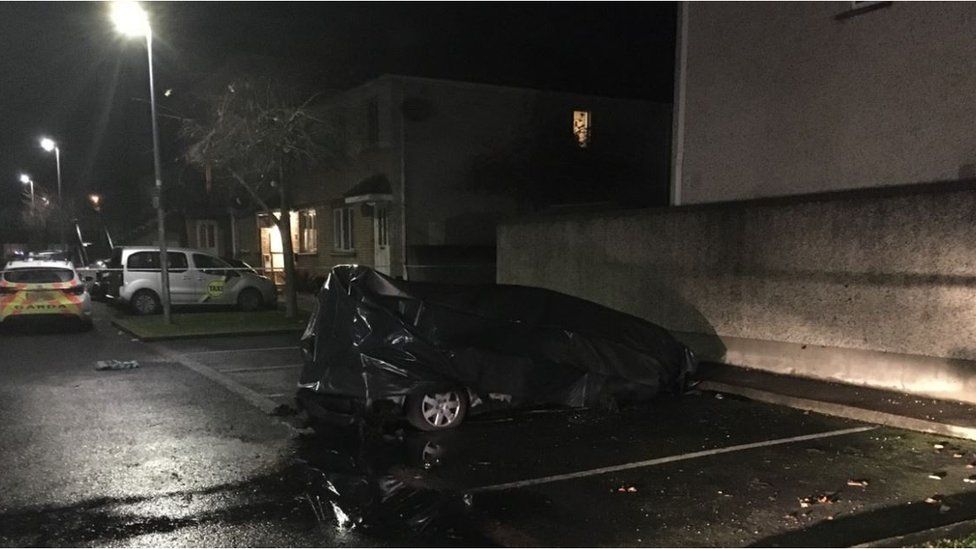 Dublin: Body discovered in burning car - BBC News