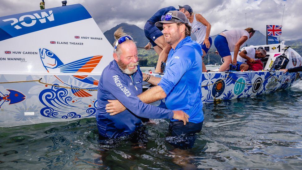 Devon and Cornwall rowers in Pacific Ocean feat - BBC News