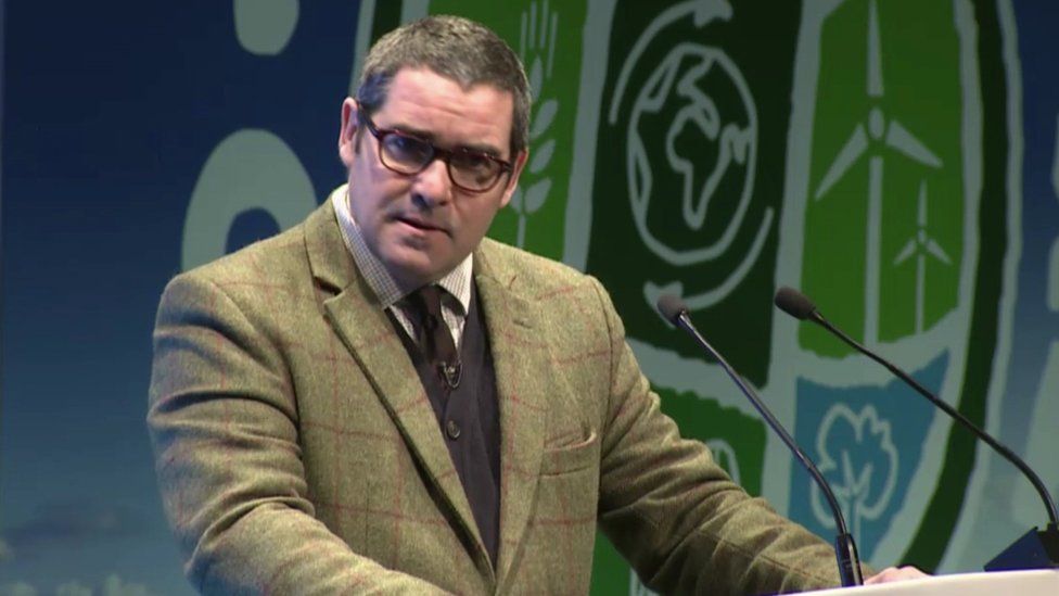 Brexit: Michael Gove warns farmers of no-deal 'turbulence' - BBC News