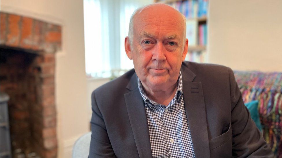 Babi pum mis oed yn yr ysbyty wedi ymosodiad ci - BBC Cymru Fyw