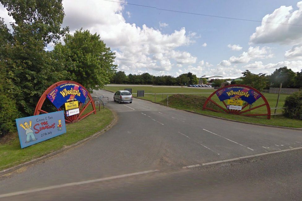 Wheelgate Park accident: Girl scarred by theme park mirror smash - BBC News