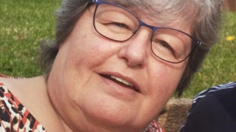 Coronavirus: Powys care worker dies with suspected Covid-19 - BBC News