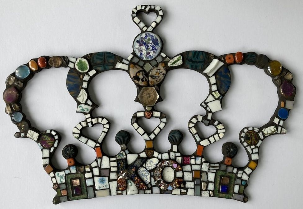 Mosaic crowns on display for coronation - BBC News