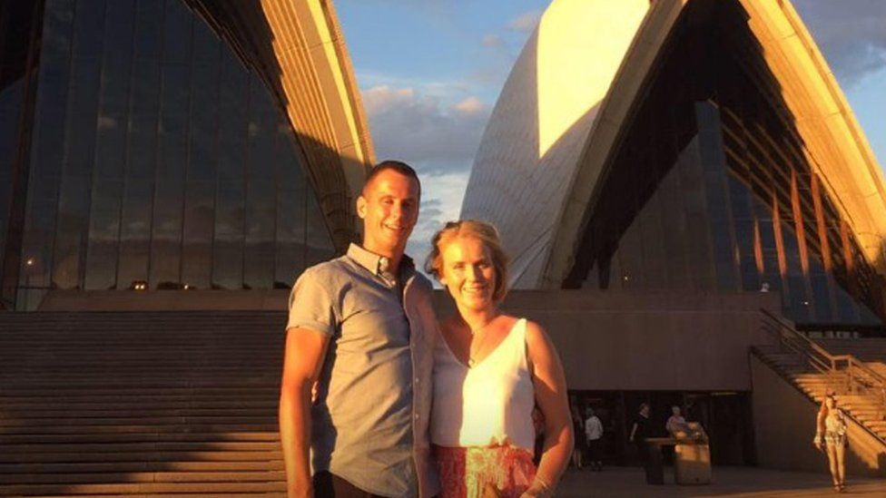 Man's wife and baby girl die within 15 hours - BBC News