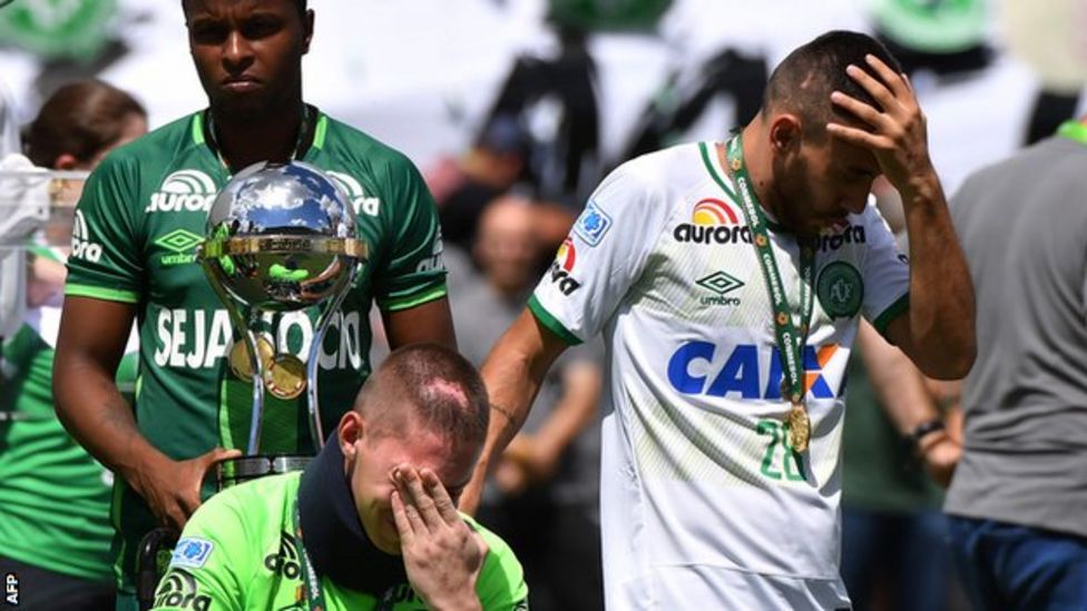 Chapecoense: Emotional scenes at Brazilian team's first game since ...