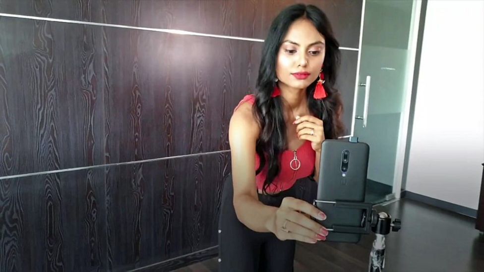 Vtubers: India's virtual stars whose real faces you won't see - BBC News