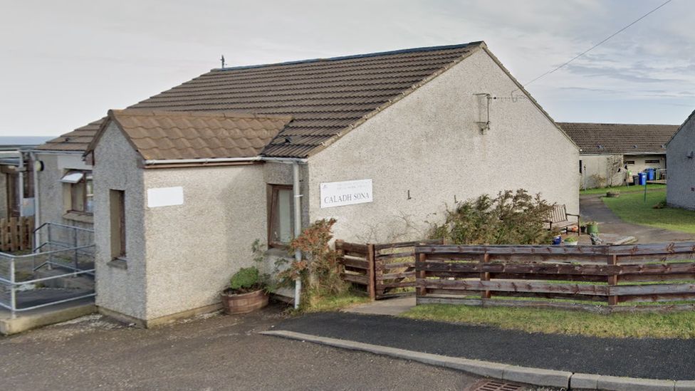 Dachaigh-cùraim an Dùthaich MhicAoidh gus dùnadh - Naidheachdan a' BhBC