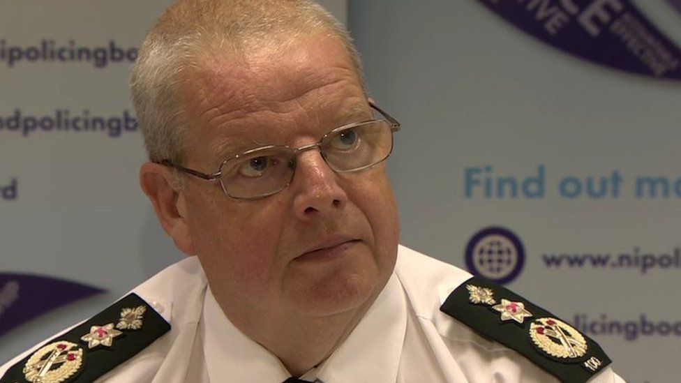 Sean Fox murder: Police say victim shot in front of 100 people - BBC News