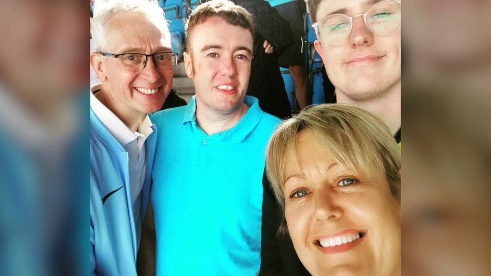 Cautious backing for rise in number of physician associates - BBC News