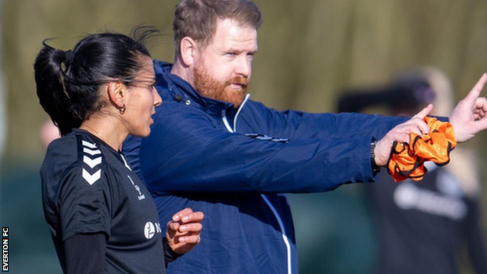 Everton interim boss Chris Roberts 'hasn't considered' permanent role ...