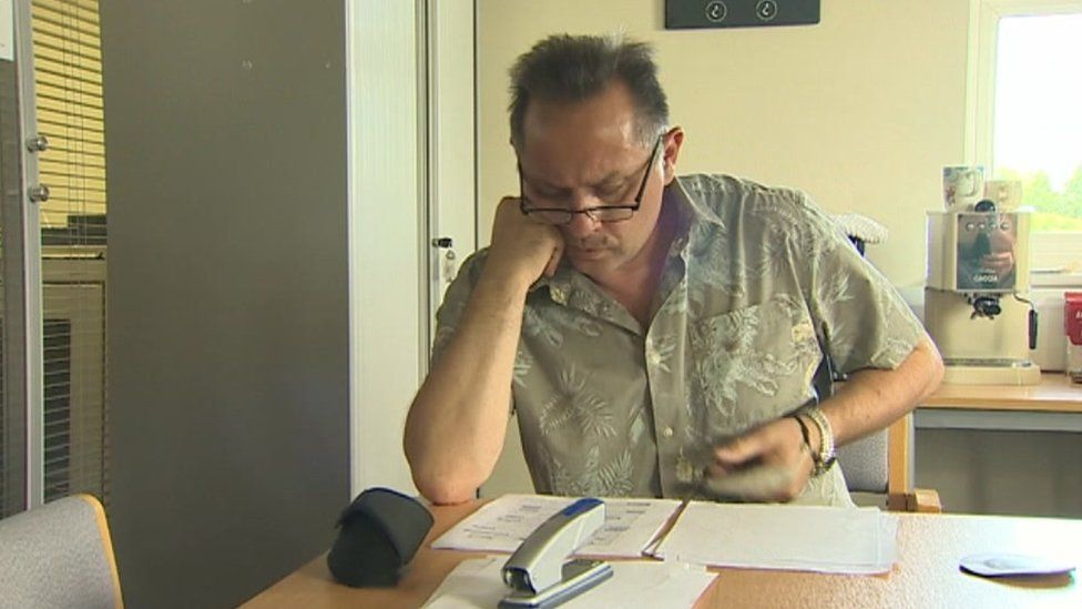 Leaked report rejects dementia care abuse claims - BBC News