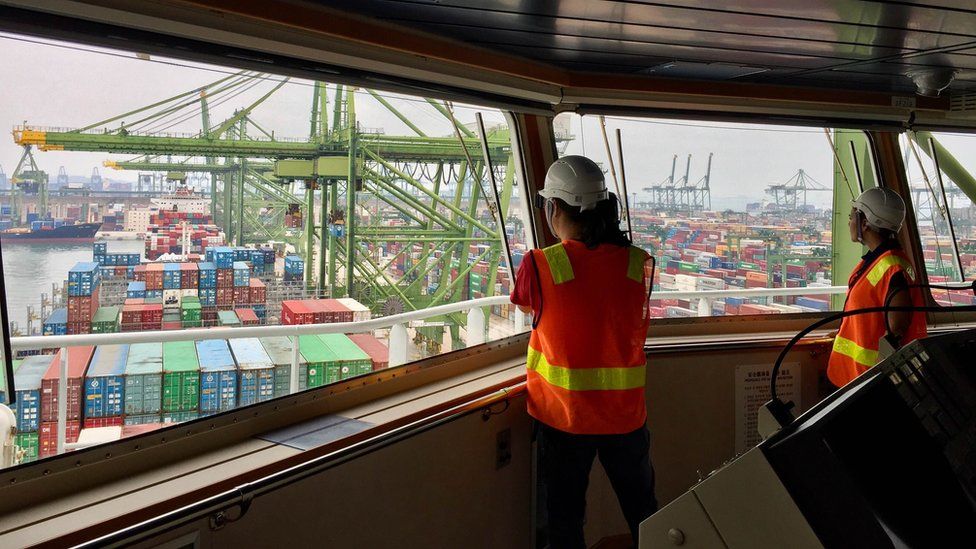 'We don't have a future' - Hanjin crews return to uncertain fate - BBC News