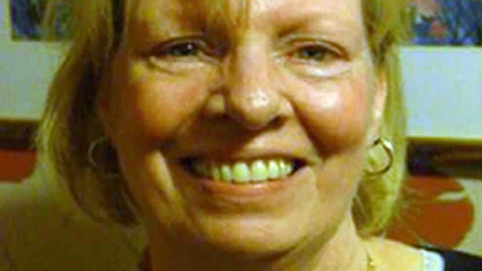 Judith Nibbs 'decapitated by jealous partner' in Hoxton - BBC News