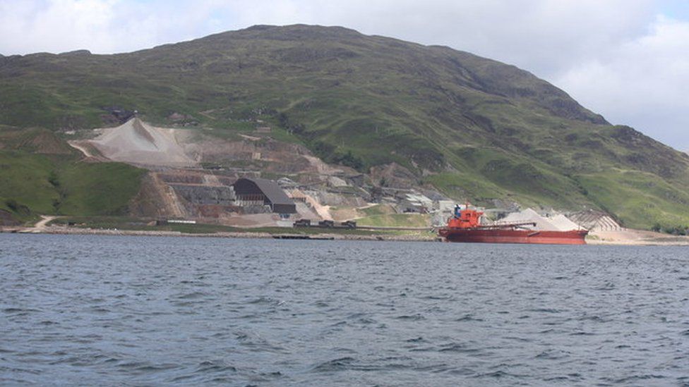 'Half of jobs under threat' at granite quarry near Oban - BBC News