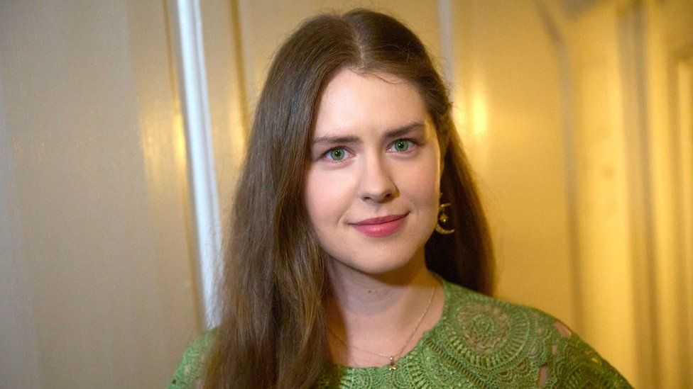 Woman who won National Poetry Competition recalls 'blanking out' - BBC News