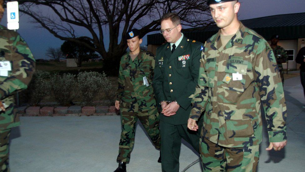 'I hated myself for Abu Ghraib abuse' - BBC News