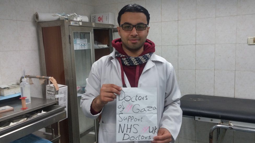 Gaza medics back striking English junior doctors - BBC News
