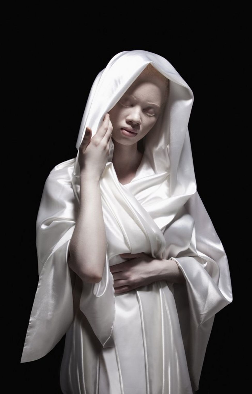 In pictures: Albinism and perceptions of beauty - BBC News
