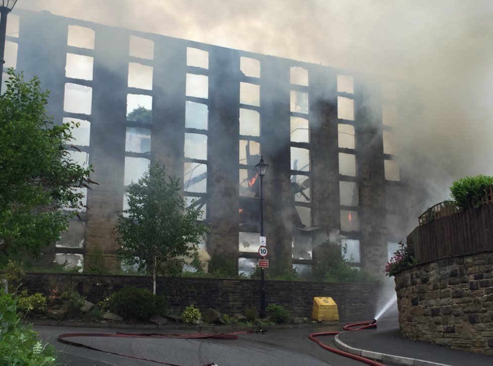 Teenager arson arrest after derelict mill fire in Oldham - BBC News