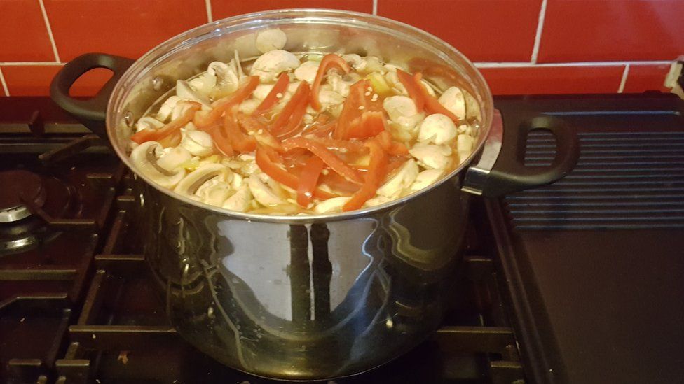 Y teulu sy' ddim yn gwario ceiniog yn Ionawr - BBC Cymru Fyw