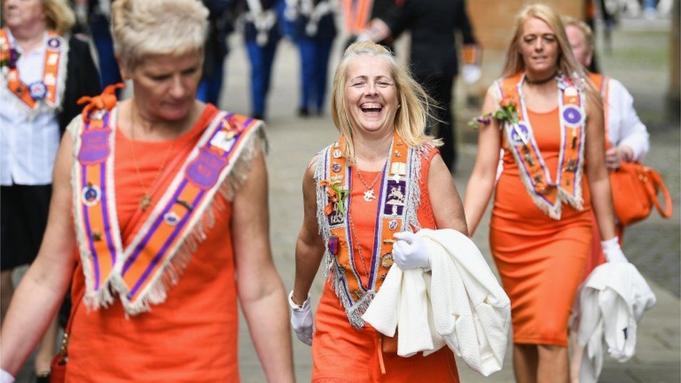 Orange marches take place in Glasgow - BBC News