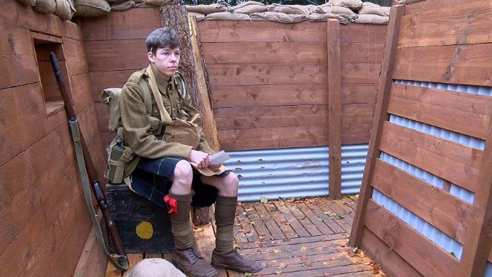 'World War One trench' recreated in Kent woodland - BBC News