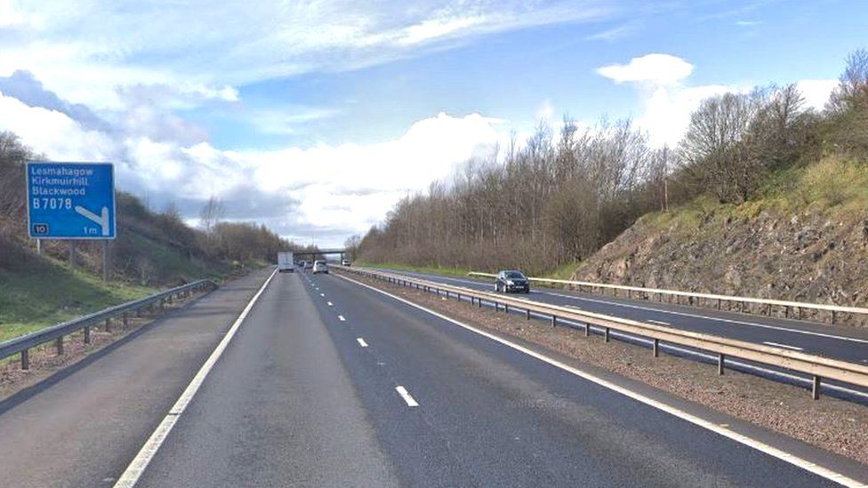 Driver dies after M74 Lesmahagow lorry crash - BBC News