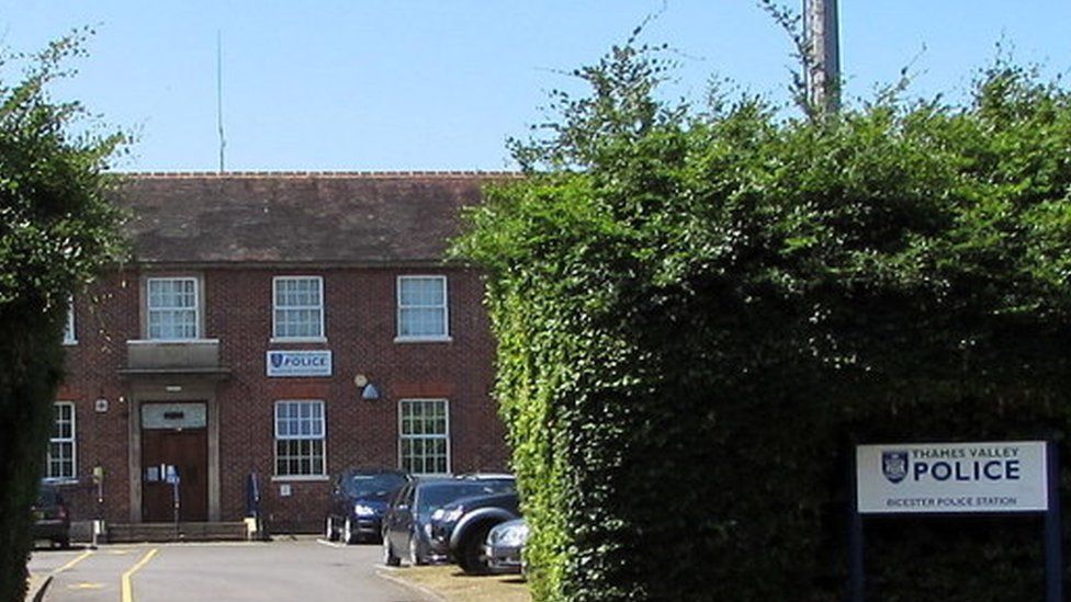 Former Bicester PC found guilty of assault while off duty - BBC News