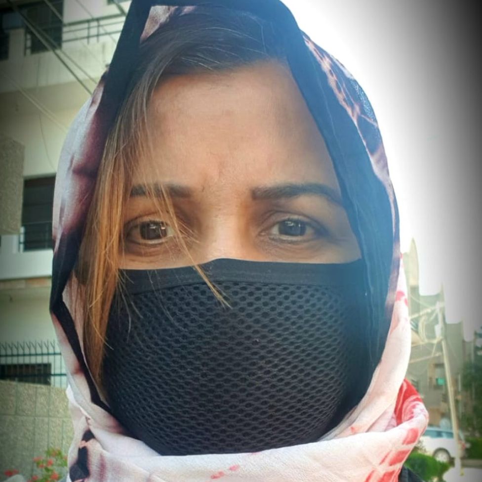 Brits in India 'feel forgotten' as thousands still stranded - BBC News