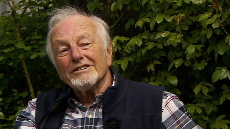 Cleadon community champion to 'wear best suit' to coronation - BBC News