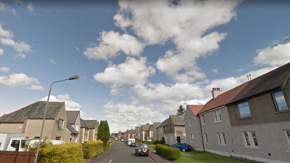 Man, 37, arrested over Falkirk murder - BBC News