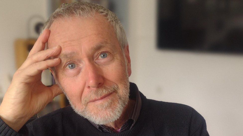 'Y driniaeth i'm gwella o fod yn hoyw yn gamdriniaeth lwyr' - BBC Cymru Fyw