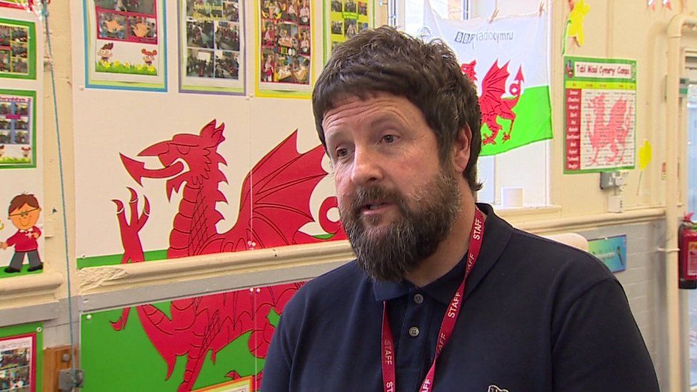 'Diffyg gwybodaeth' i ddysgu hanes Cymru mewn ysgolion - BBC Cymru Fyw