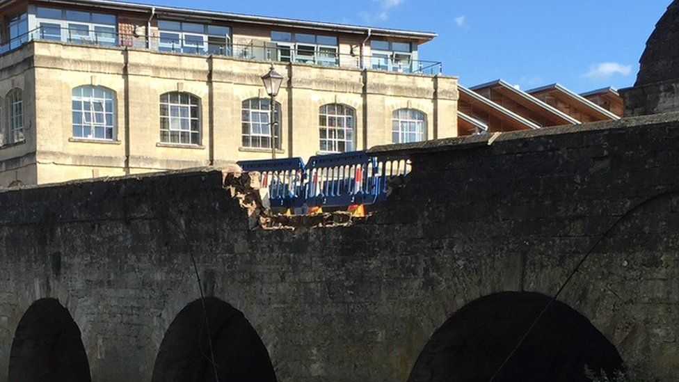 Medieval bridge in Bradford-on-Avon damaged by stolen car - BBC News