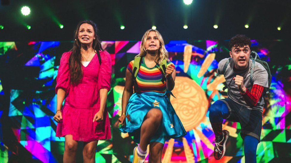 Pum munud gyda... Meleri Wyn James - BBC Cymru Fyw