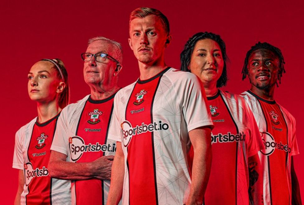 'Please let us have the red and white stripes back' - BBC Sport