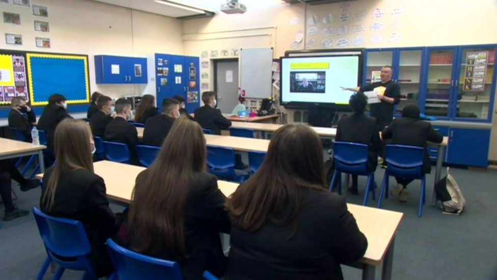 Gambling education programme aims to shatter stigma - BBC News
