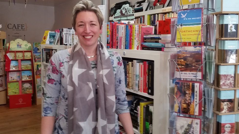 Crickhowell named Best Place to Live in Wales by Sunday Times - BBC News