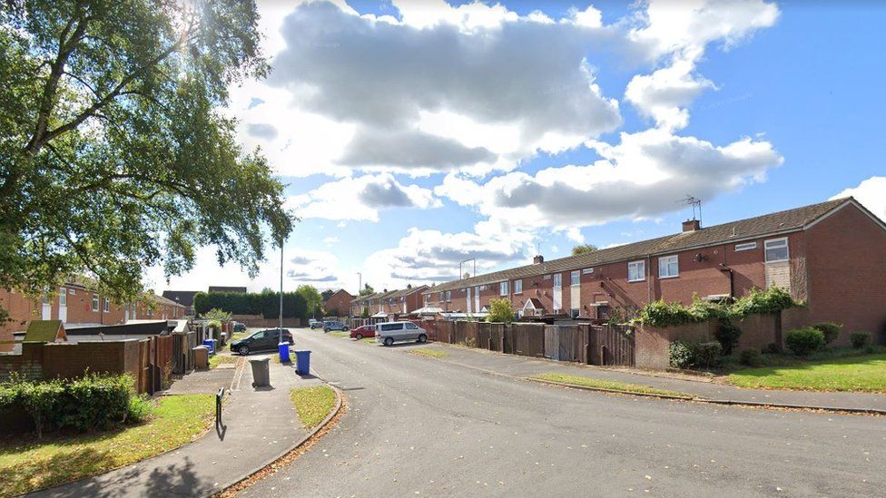 Woman's stair fall death during man's arrest 'not suspicious' - BBC News