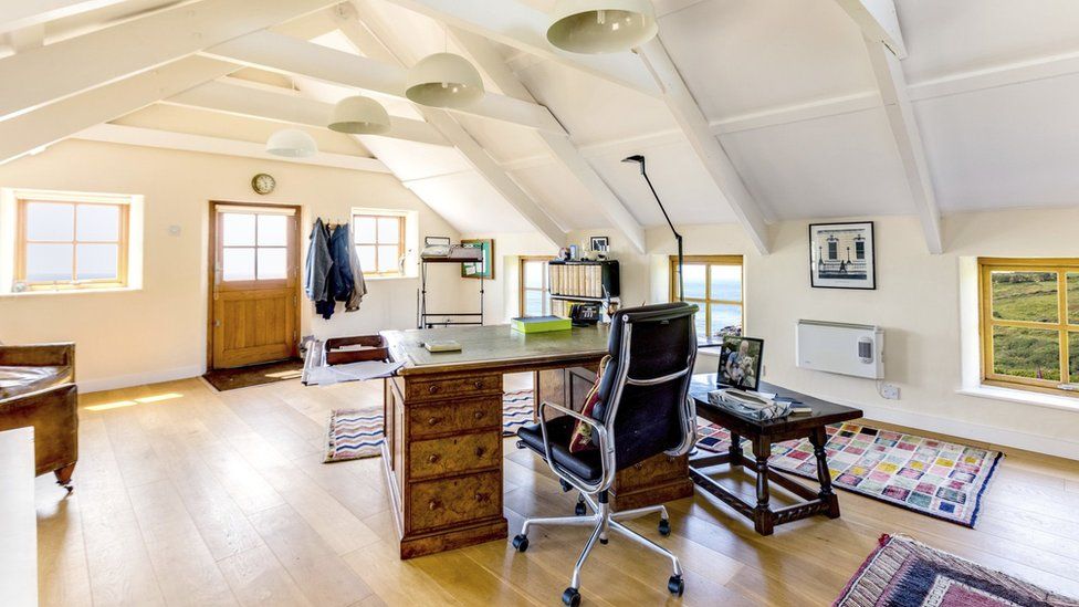 John Le Carré: Cornwall home of spy author for sale - BBC News