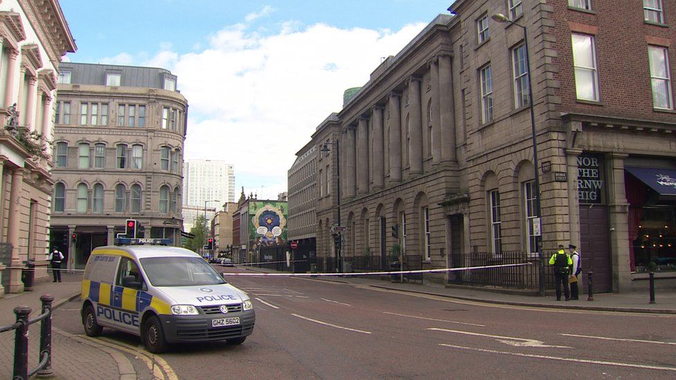 Onlookers 'may have filmed Belfast murder', say police - BBC News