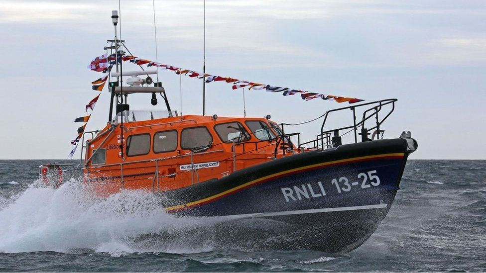 First shout for Leverburgh RNLI's new lifeboat - BBC News