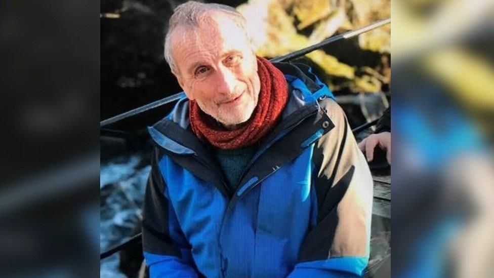 David McCartney: Huge search for missing Yorkshire Dales walker - BBC News