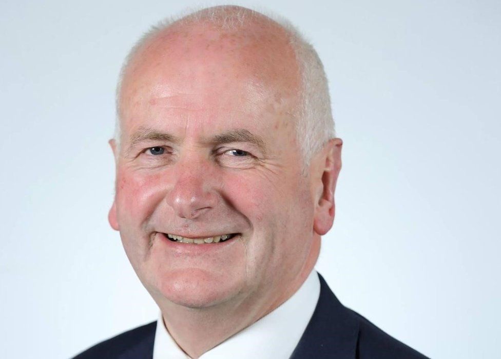 Gordon Dunne, former DUP MLA, dies aged 62 - BBC News