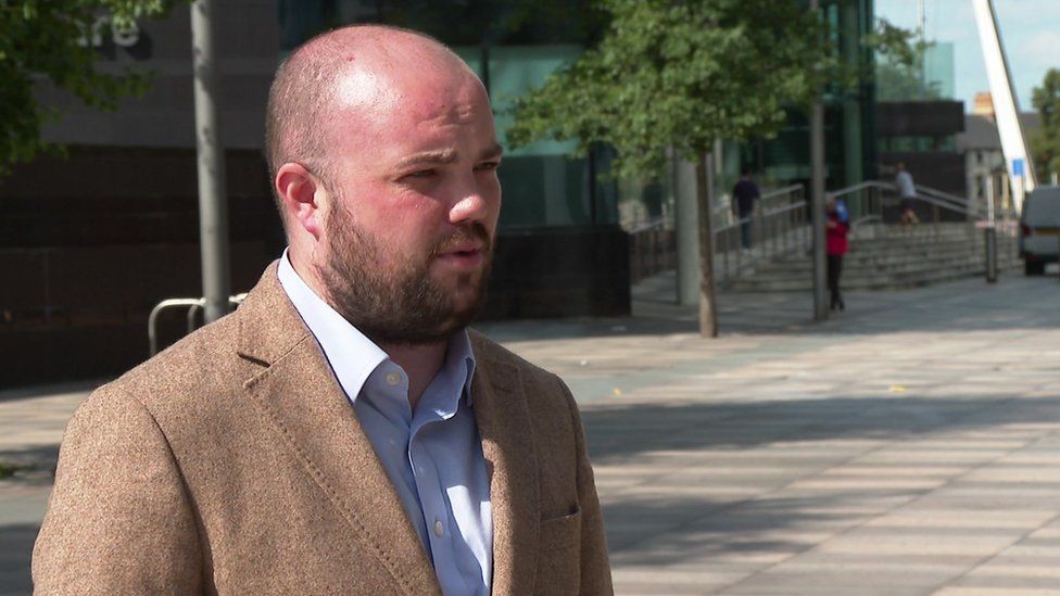 Y blaid Geidwadol yn 'llanast' wedi'r ras arweinyddiaeth - BBC Cymru Fyw