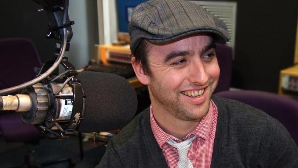 Colli mam a dod yn dad - BBC Cymru Fyw