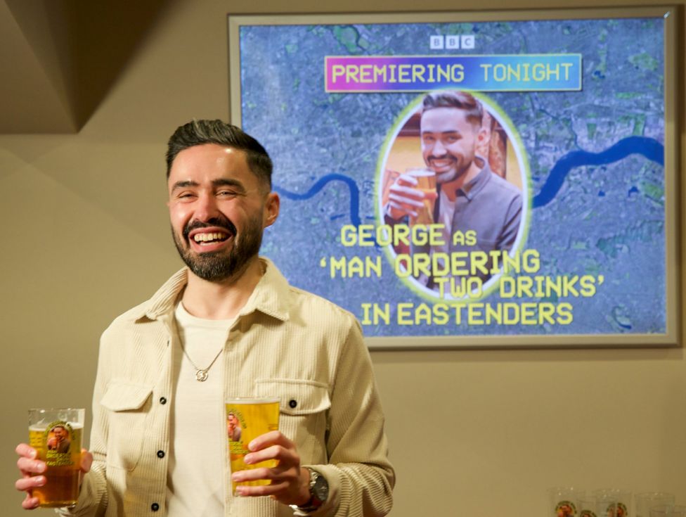 Nottingham EastEnders fan wins role with actor Shane Richie - BBC News