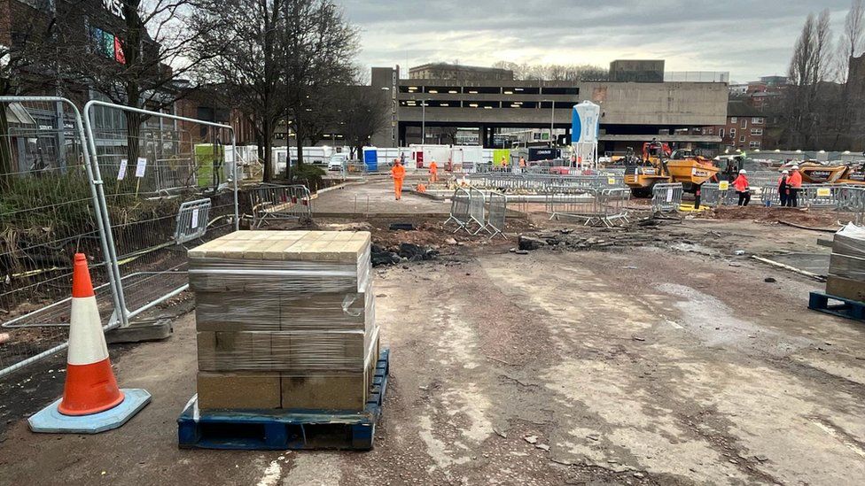 Broadmarsh: Council to review shopping centre revamp vision - BBC News