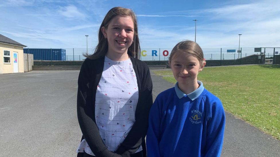 Rygbi: Dynion a merched byddar Cymru yn bencampwyr - BBC Cymru Fyw